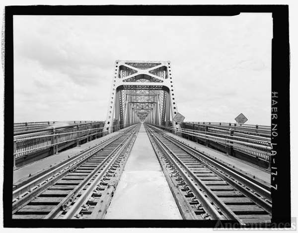 VIEW OF BRIDGE CANTILEVER THROUGH TRUSS CANTILEVER PORTAL...
