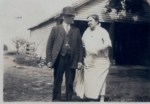 Clara Rowland (Bones) & James Holden