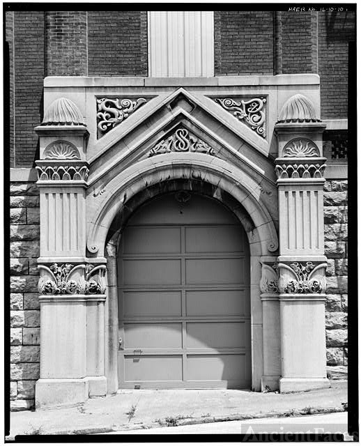 10. DETAIL OF SOUTH FRONT ENTRY FRONTISPIECE - Chicago,...