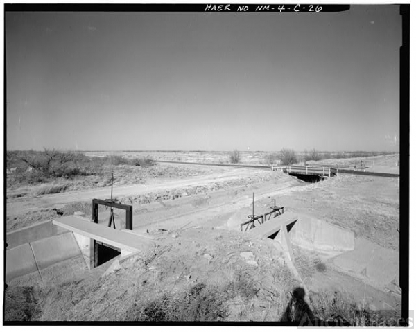 26. MAIN CANAL - TYPICAL LATERAL STRUCTURES, CHECKGATE...