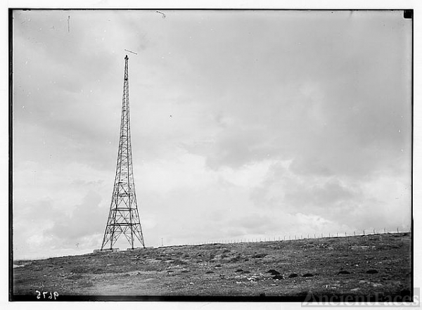 Radio masts, Ramallah. Single radio mast complete