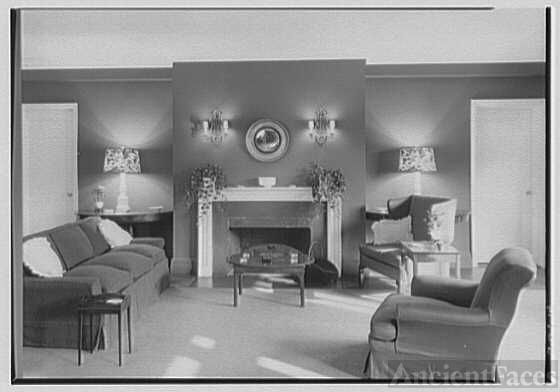 Mr. and Mrs. Gordon Youngman, residence at 1 Beekman Pl.,...