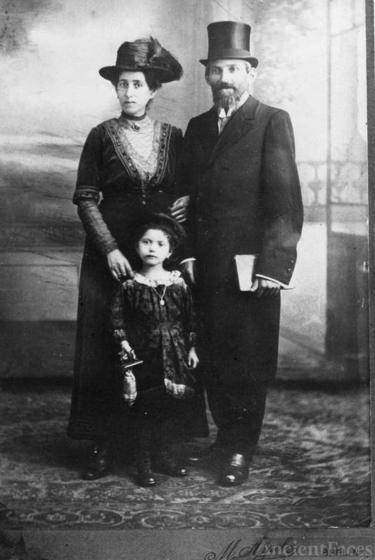 Tannenbaum family in 1920 Berlin