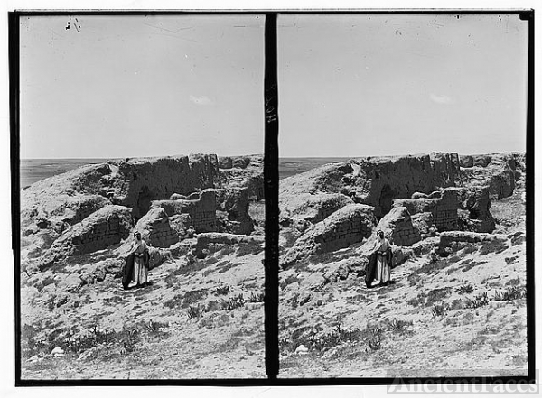 Excavations. Tell Jemmeh (Gerar). Tell Jemmeh. Remains of...