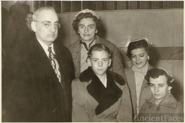 Earl, Gertrude, Jim, Pat and Joan Farnum