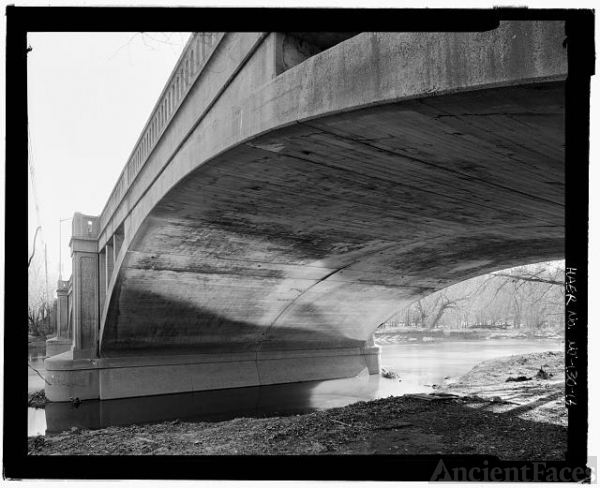 16. UNDERSIDE OF BARREL ARCH, NORTHERNMOST SPAN. LOOKING...