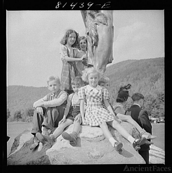 Children crowded up on the feet of "Hail to the Sunrise"...