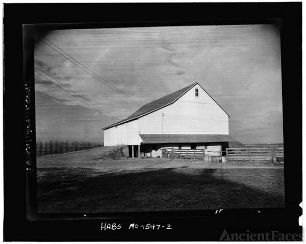 GABLE END SHOWING SHED ROOF PROJECTION - Bank Barn,...