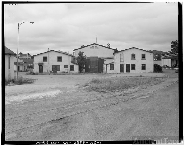 NORTHEAST ELEVATION AND RAILROAD SPUR - Hamilton Field,...