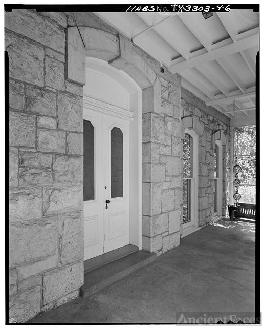 6. DETAIL OF FRONT ENTRANCE, SOUTH SIDE - Fort Sam...