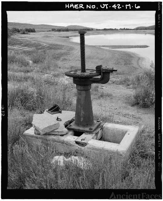 6. VIEW OF OUTLET GATE WHEEL AND STEM, LOOKING NORTHWEST...