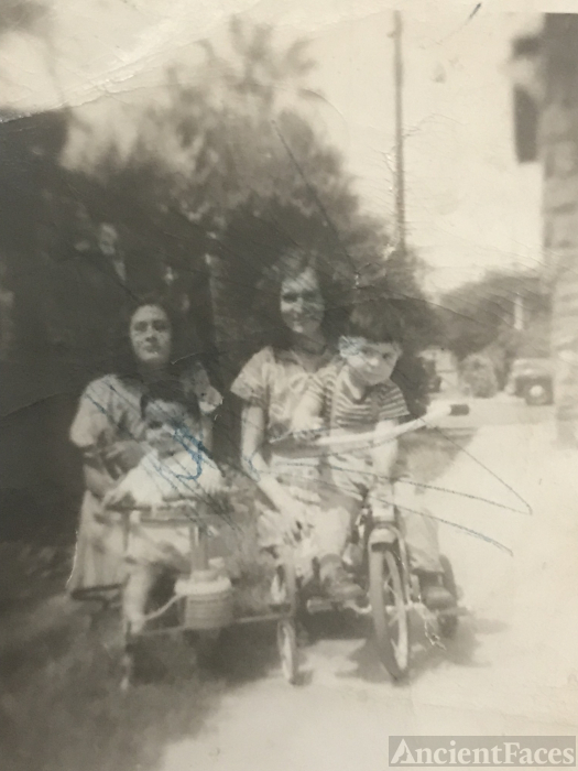 Mom Maria Guadalupe Olmos Olmos Y Granny Maria Olmos Olmos