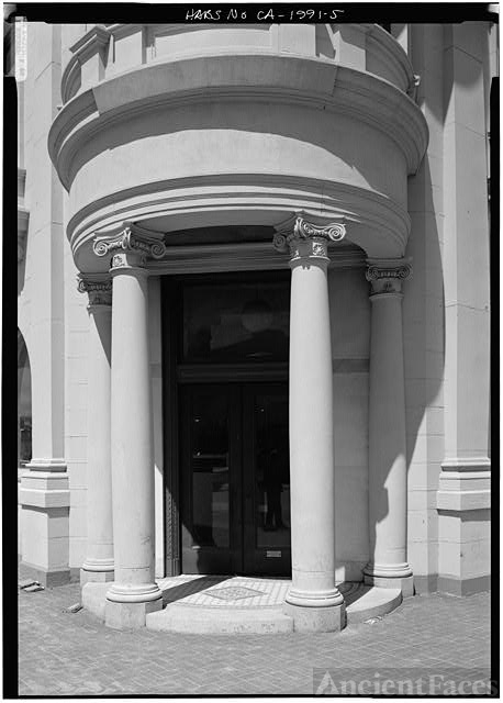 5. SOUTHEAST CORNER, DETAIL OF PORTICO - Bank of San...