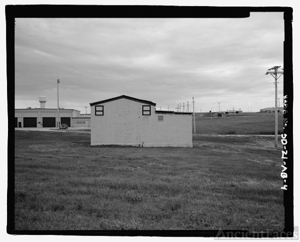 4. North back, view to south - Ellsworth Air Force Base,...