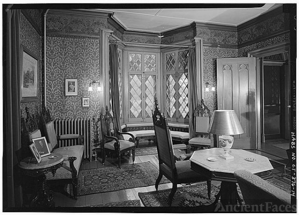 14. INTERIOR, FRONT PARLOR WITH BAY WINDOW - Bowen House,...