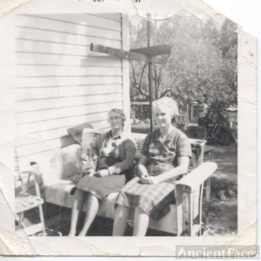 Gollie Marie Sikes and sister Sarah Ann Sikes