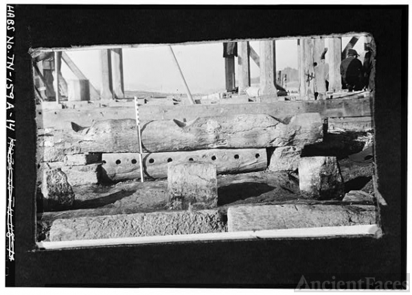 14. DETAIL OF FOUNDATIONS FOR EAST RAMP BETWEEN COLUMNS...