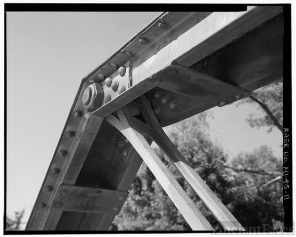 11. DETAIL OF TOP CHORD, END POST AND DIAGONAL CONNECTION...