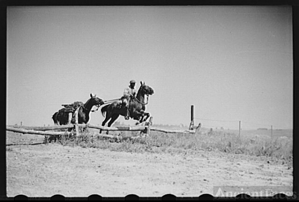 Fort Riley, Kansas. Soldiers of a cavalry machine gun...