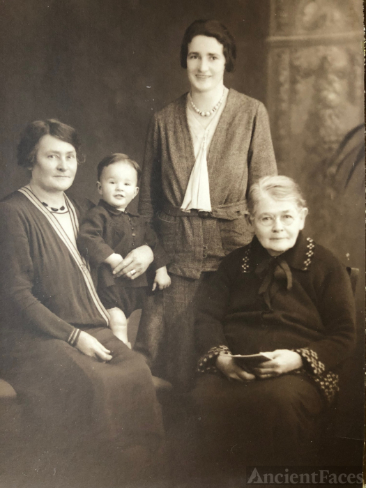 Eliza Ellen great grandma with first great grandchild