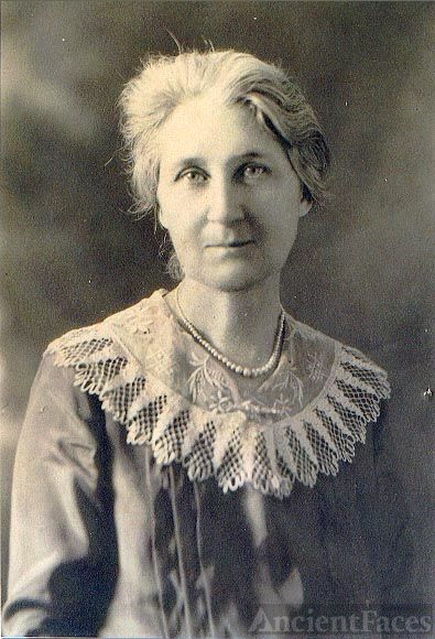Mary Sue Cassada (Mrs. John William Farmer)