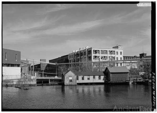 6. SWAMP LOCKS FROM UPSTREAM, LOOKING EAST: 1976