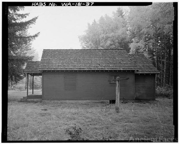 7. WEST SIDE - Naches Ranger Station, Building No. 1029,...
