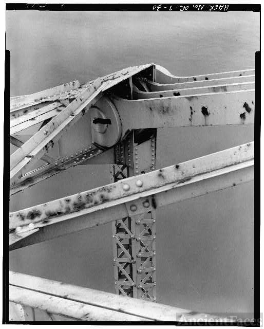 30. DETAIL OF DRAW SPAN TOP CHORD PIN CONNECTION....