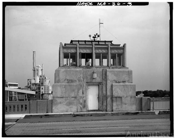 3. DRAW BRIDGE CONTROL TOWER. - Fore River Bridge, Route...