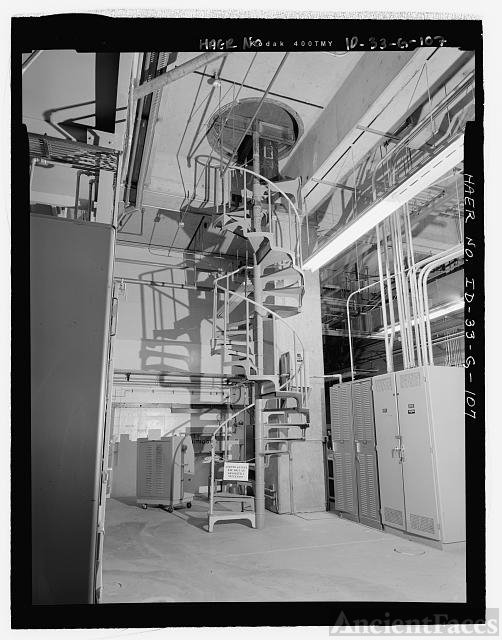 ETR BUILDING, TRA-642, INTERIOR. CONSOLE FLOOR, NORTH...