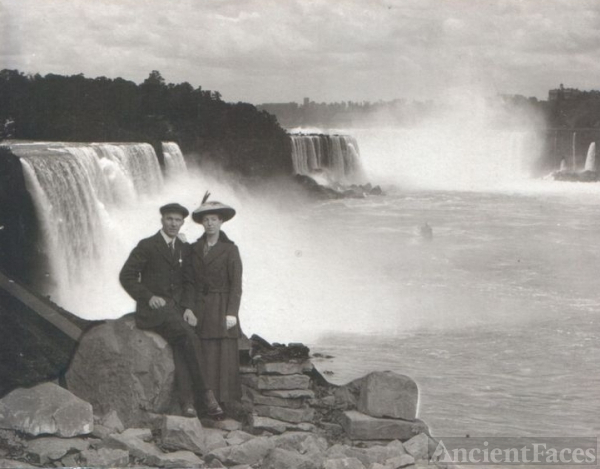 Melvin & Bernice Horner on their Honeymoon