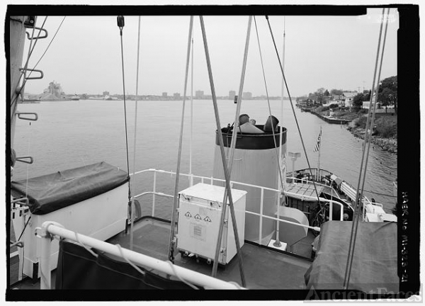 21. Signal deck, looking aft. - U.S. Coast Guard Cutter...