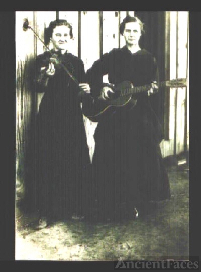 Emma & Florence Lewallen