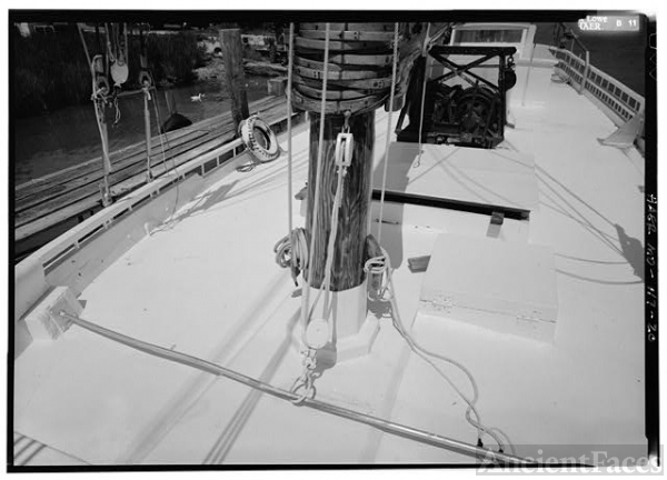 20. DECK VIEW WITH DETAIL OF MAST AND JIB SHEET TRAVELER...