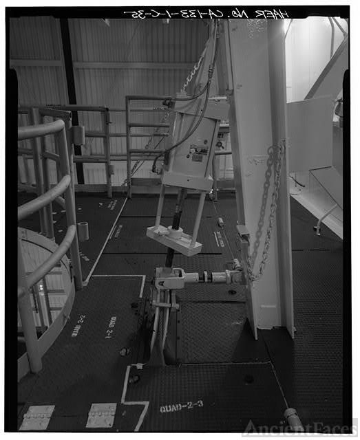 35. DETAIL OF STRETCH SLING CYLINDER AND PULLEY LOCATED...