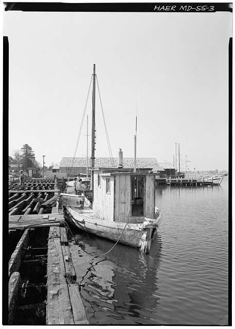 3. VIEW FROM PORT QUARTER, SHOWING STERN OF VESSEL