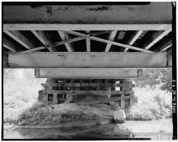 5. UNDERSTRUCTURE OF BRIDGE, LOOKING NORTHWEST - Saluda...
