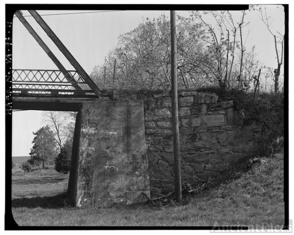 11. EAST ABUTMENT, SOUTH SIDE, VIEW NORTH - Mount...