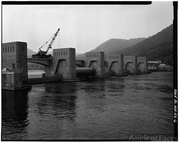 6. DETAIL VIEW OF DAM, SHOWING ROLLER GATES, GATE PIERS,...