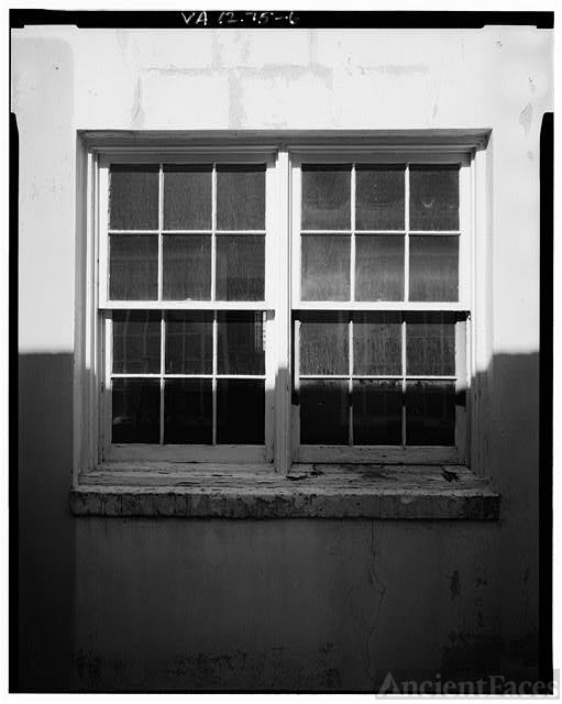 6. DETAIL OF (PAIR OF) WINDOWS, SOUTH/SIDE FACADE