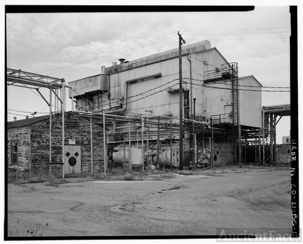 1. EAST AND SOUTH SIDES OF BUILDING 471 WITH BUILDING 472...