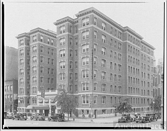 New Colonial Hotel. Exterior of New Colonial Hotel