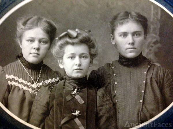 Anna Assmusson, Elizabeth Marie Beck and UNK Tessman
