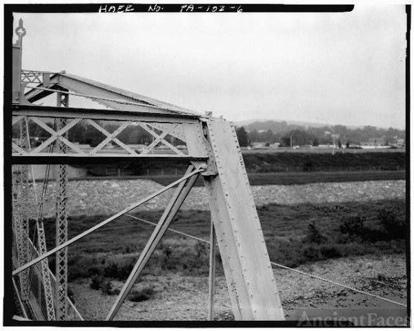 6. TOP PORTAL STRUT, END POST CONNECTION, SHOWING BENT...