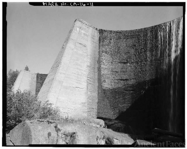 11. DETAIL VIEW OF BUTTRESS 8 AND HALF OF ARCH 7 SHOWING...