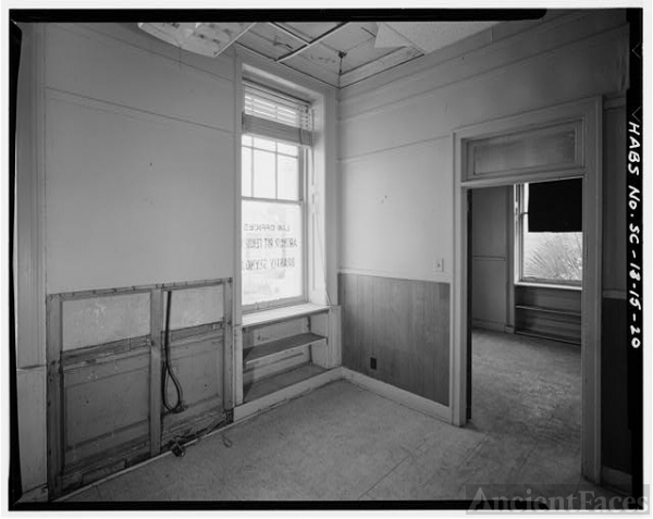 20. SECOND FLOOR, MAIN SECTION, NORTHEAST CORNER ROOM,...