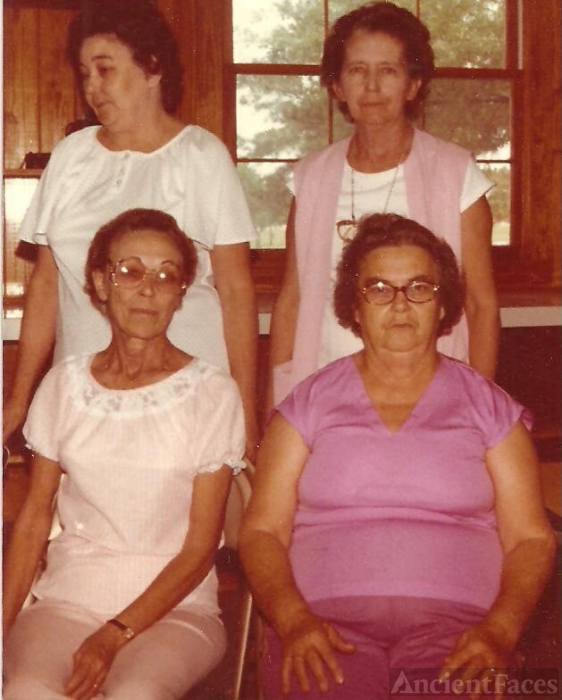 Rosalyn Whittle & sisters