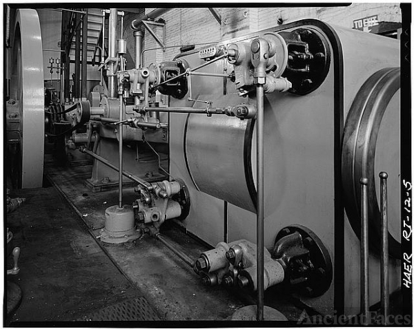 5. Steve Dunwell, Photographer, March 1979. SIDE VIEW...