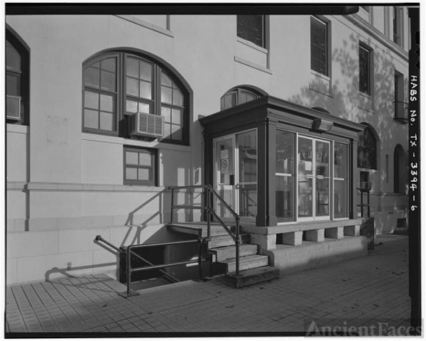 6. Detail of post office loading dock, northwest side