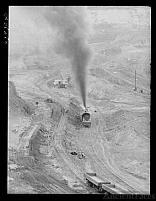 World's largest open pit iron mine, Hull-Rust-Mahoning,...